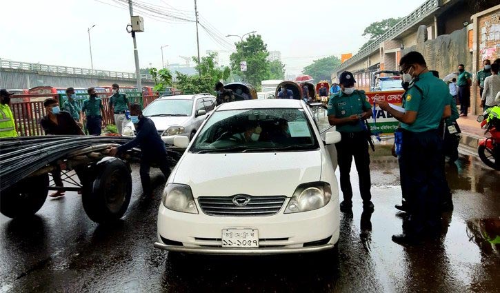Lockdown: Law enforcers on duty despite rain