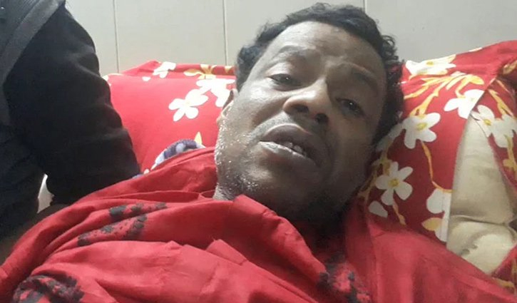 Singer Akbar on life support