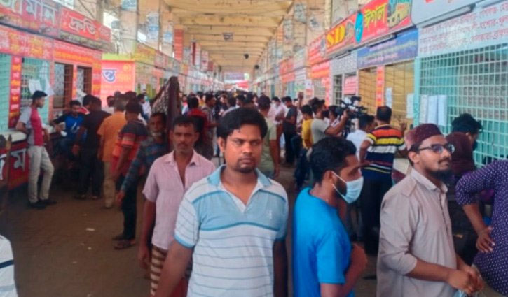 Rush of passengers at Gabtoli