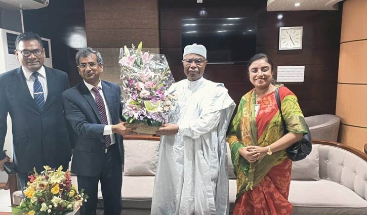 OIC Secretary General arrives in Dhaka