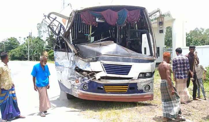 Two crushed under bus in Tangail
