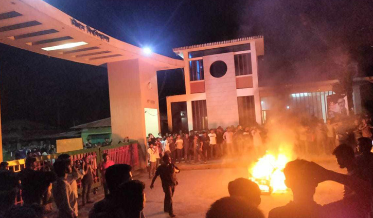 15 students of CU shuttle train injured